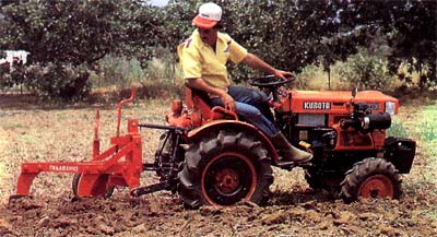 μικρό ΤΡΑΚΤΕΡ με άροτρο αλέτρι www.krekis.com